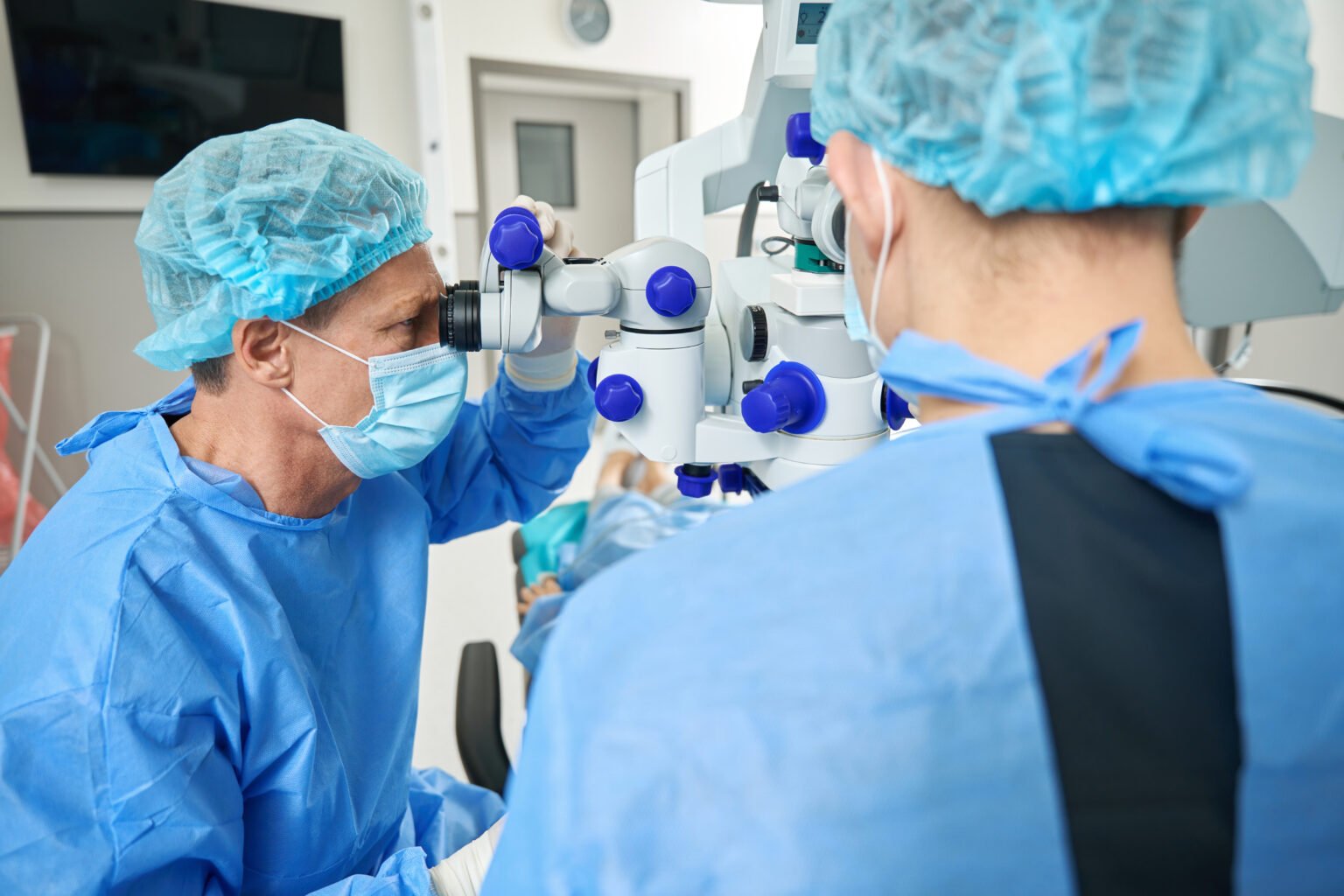 8 Ways to Choose the Right Surgeon for Your Cataract Surgery – Eagle ...